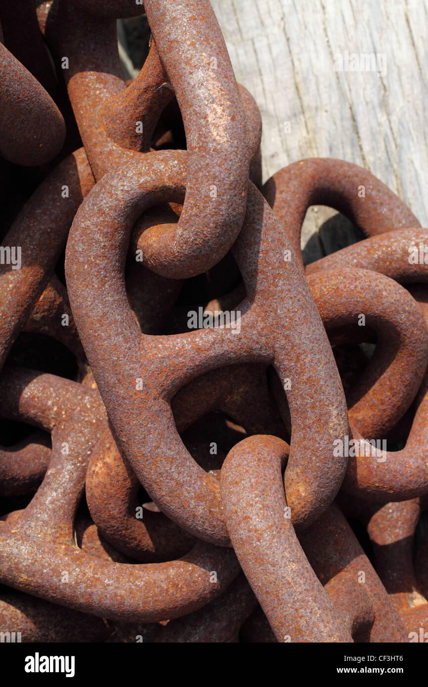 Big rusty chain close hi-res stock photography and images - Alamy