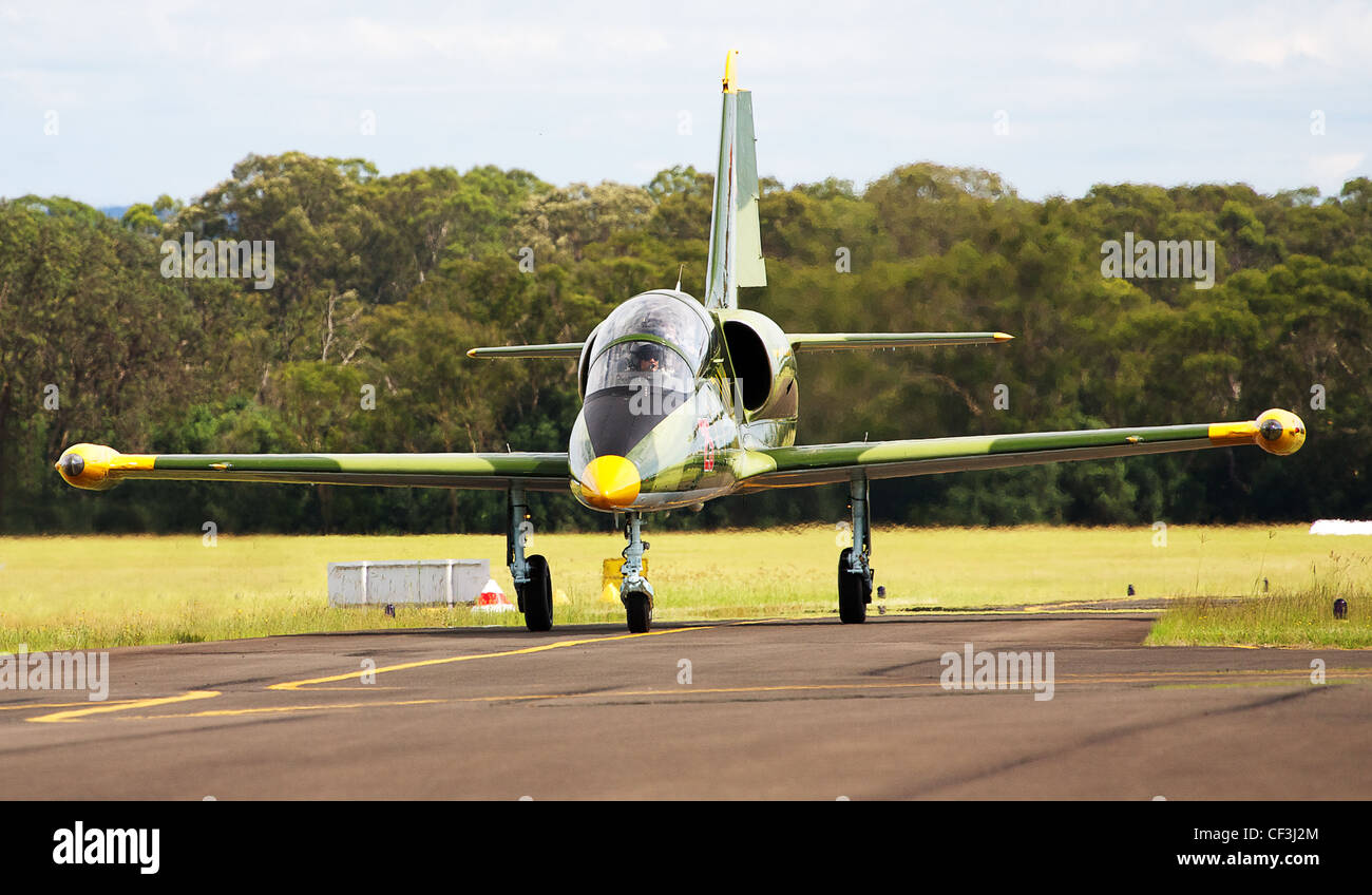 Jet runway hi-res stock photography and images - Alamy