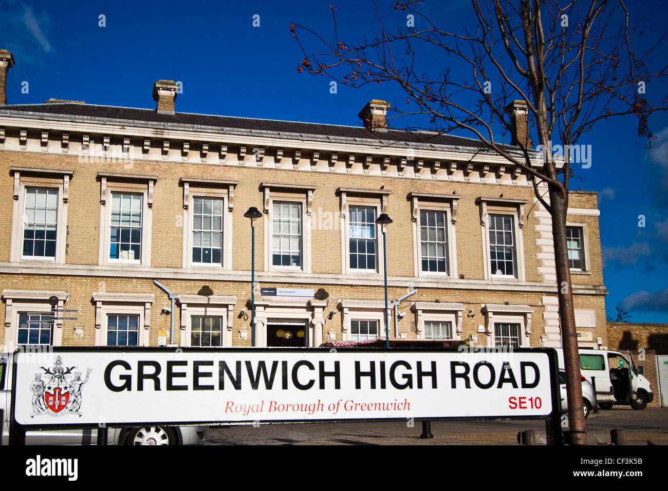 High road sign hi-res stock photography and images - Alamy