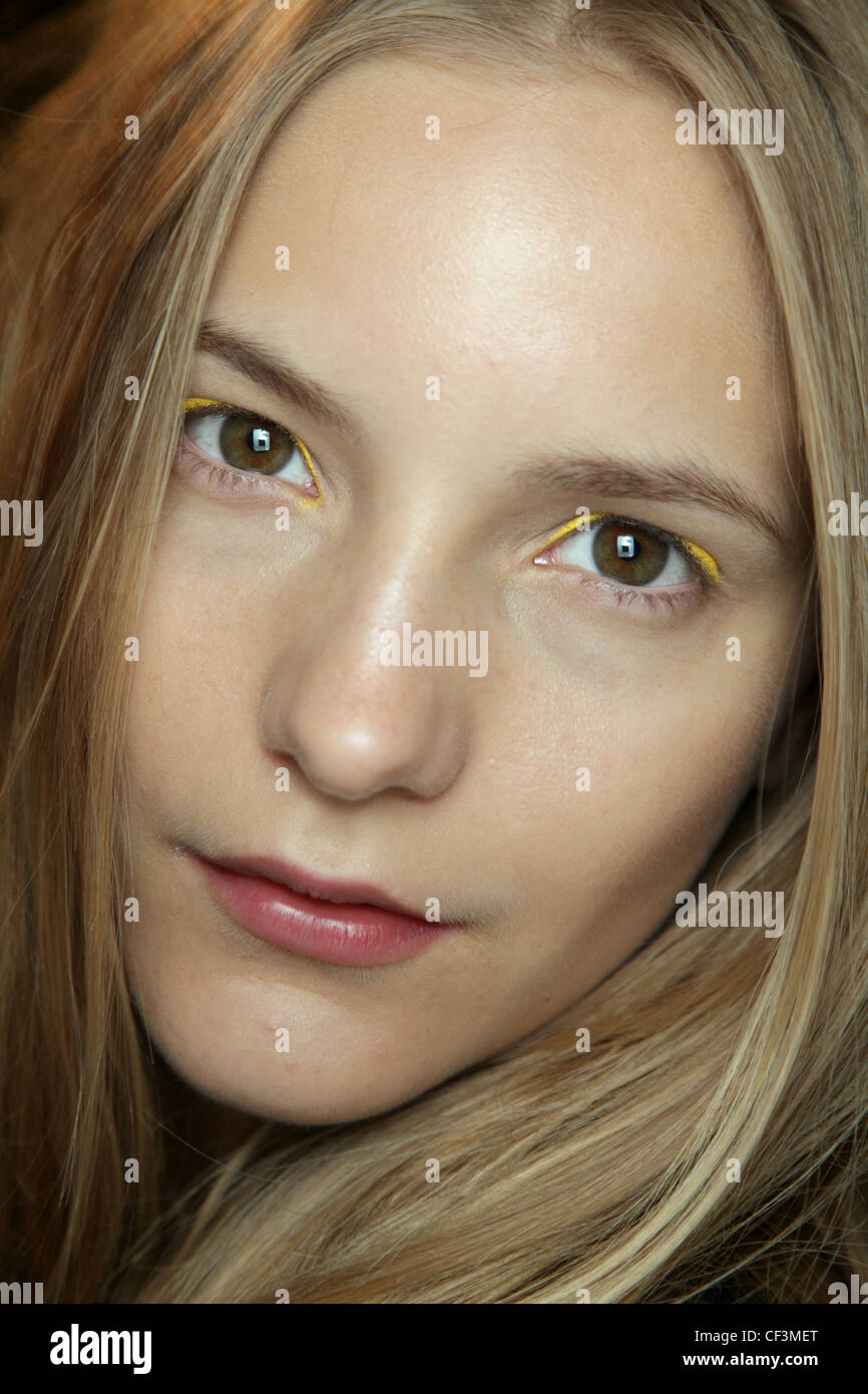 Peter Som Backstage New York Ready to Wear Spring Summer 2011 Stock ...