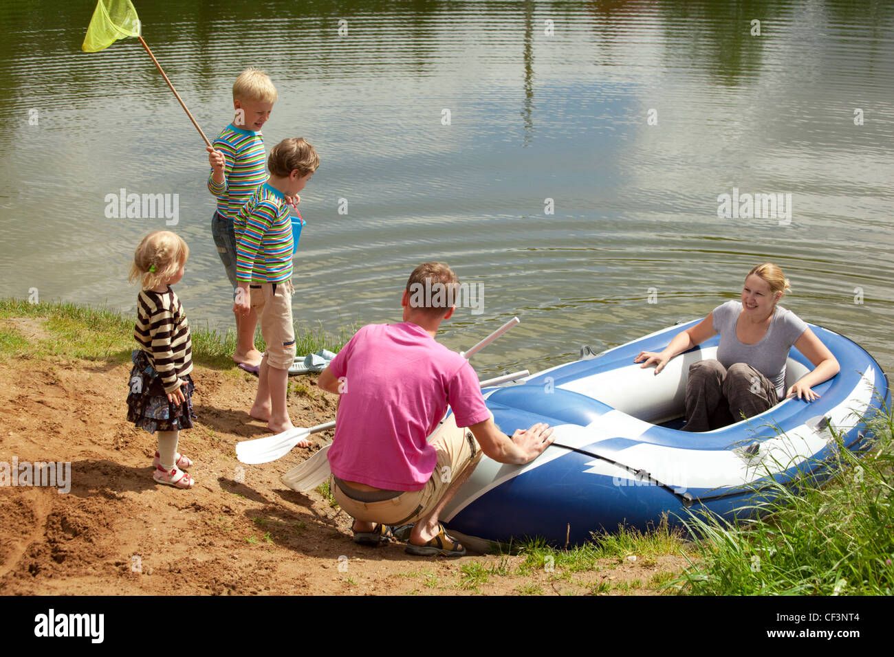 Five people in rowing boat hi-res stock photography and images - Alamy