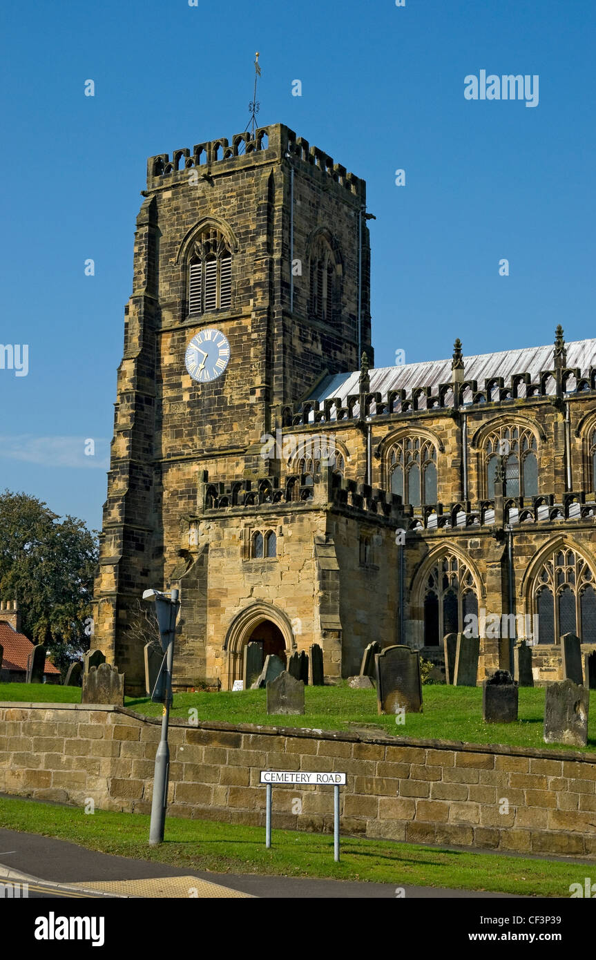 15th century church cemetery hi-res stock photography and images - Alamy