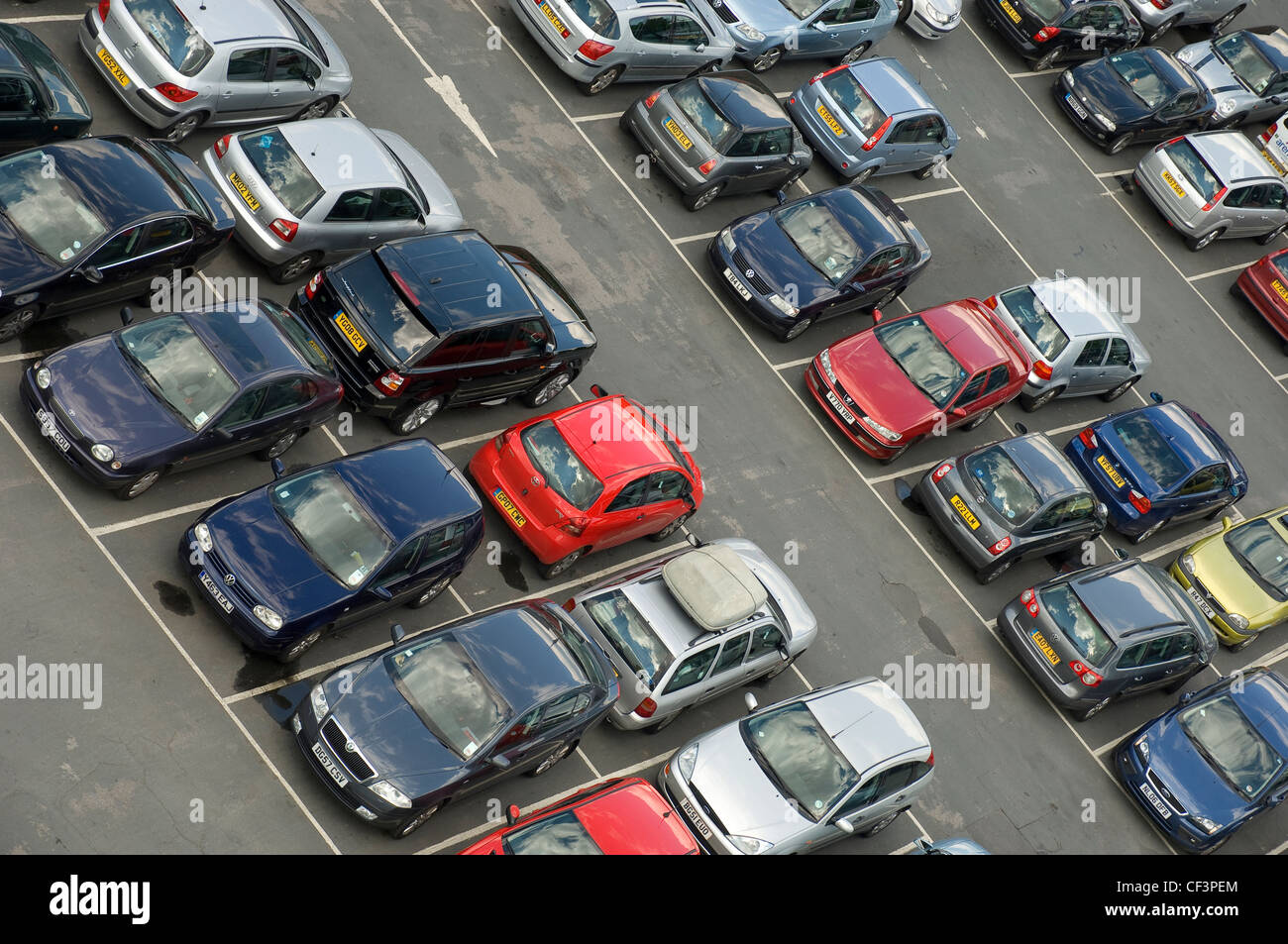 Car park car bay road tarmac hi-res stock photography and images - Alamy