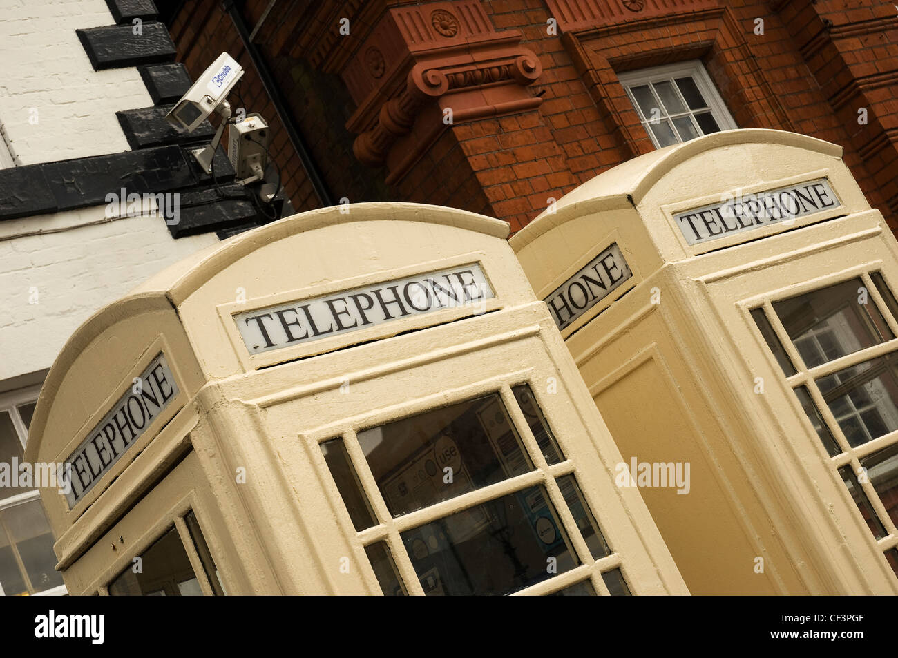 Hull cream telephone box hi-res stock photography and images - Alamy