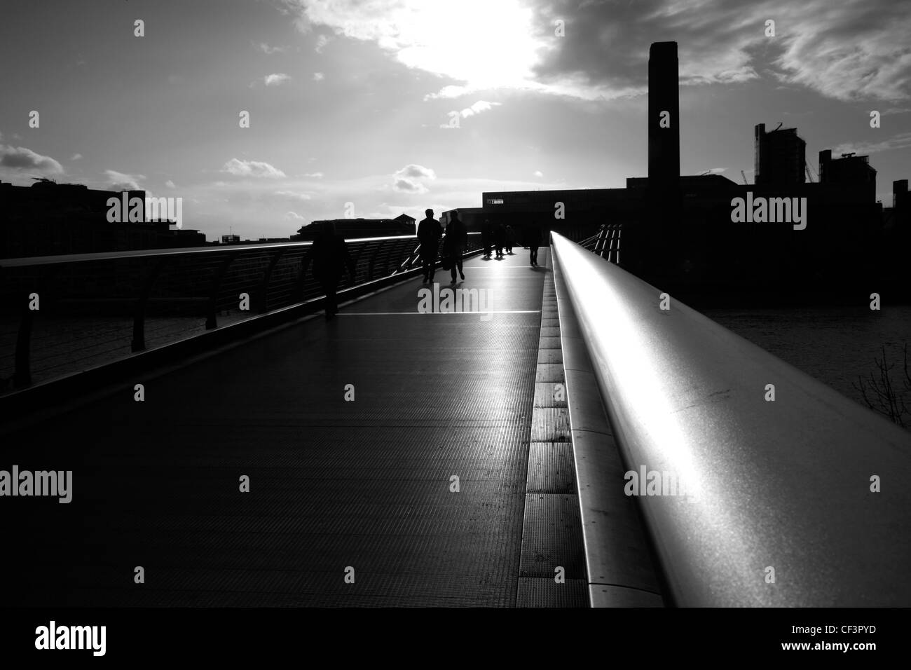 Tate modern bridge architecture hi-res stock photography and images - Alamy