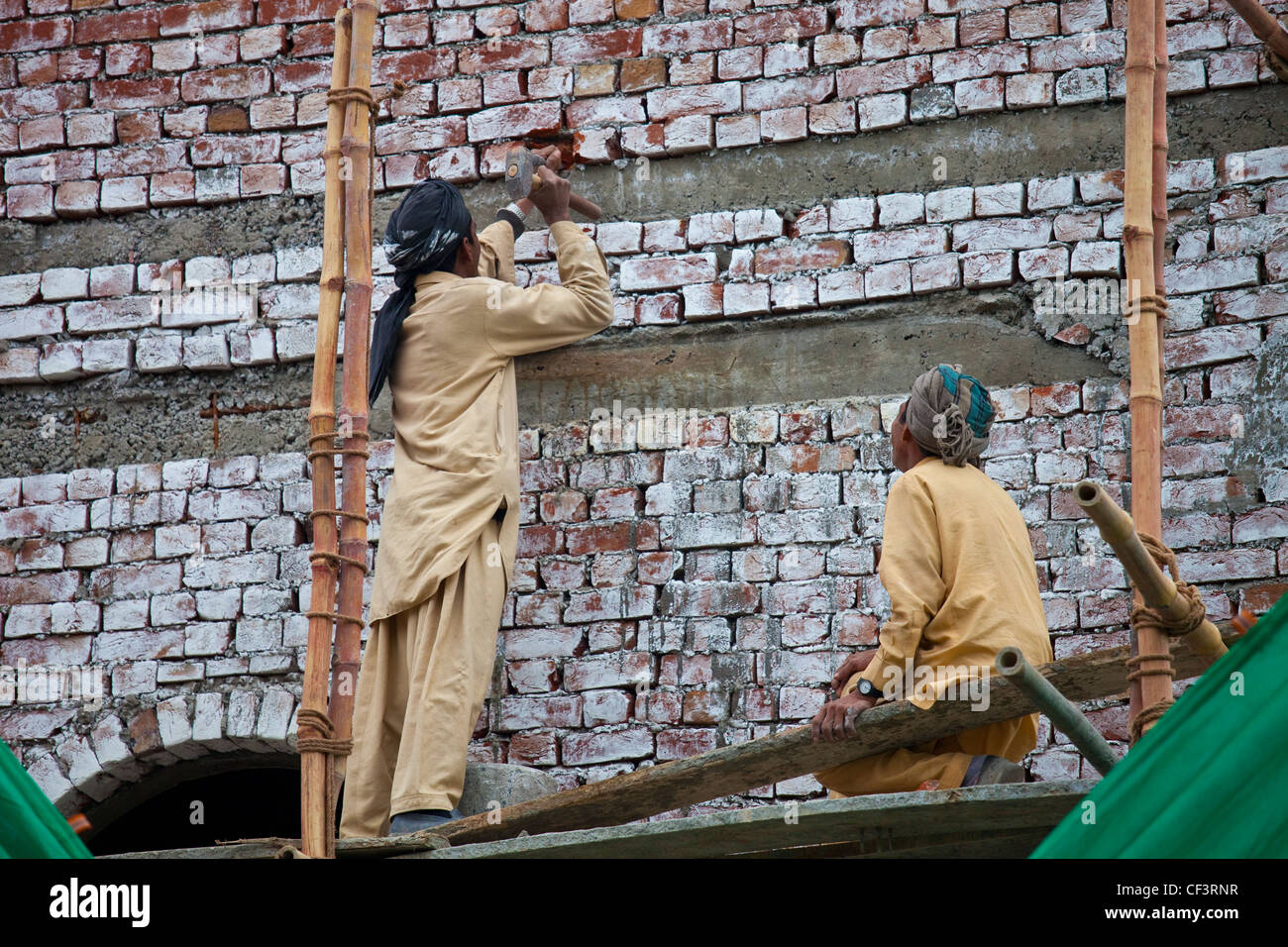 Workmen in Lahore, Pakistan Stock Photo - Alamy