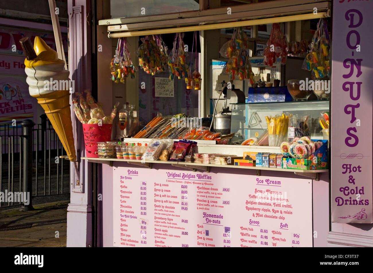 Sweet shop scarborough hi-res stock photography and images - Alamy