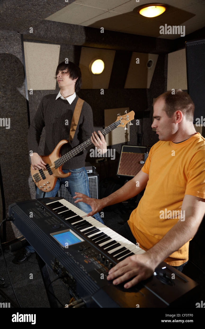 Synthesizer player hi-res stock photography and images - Alamy