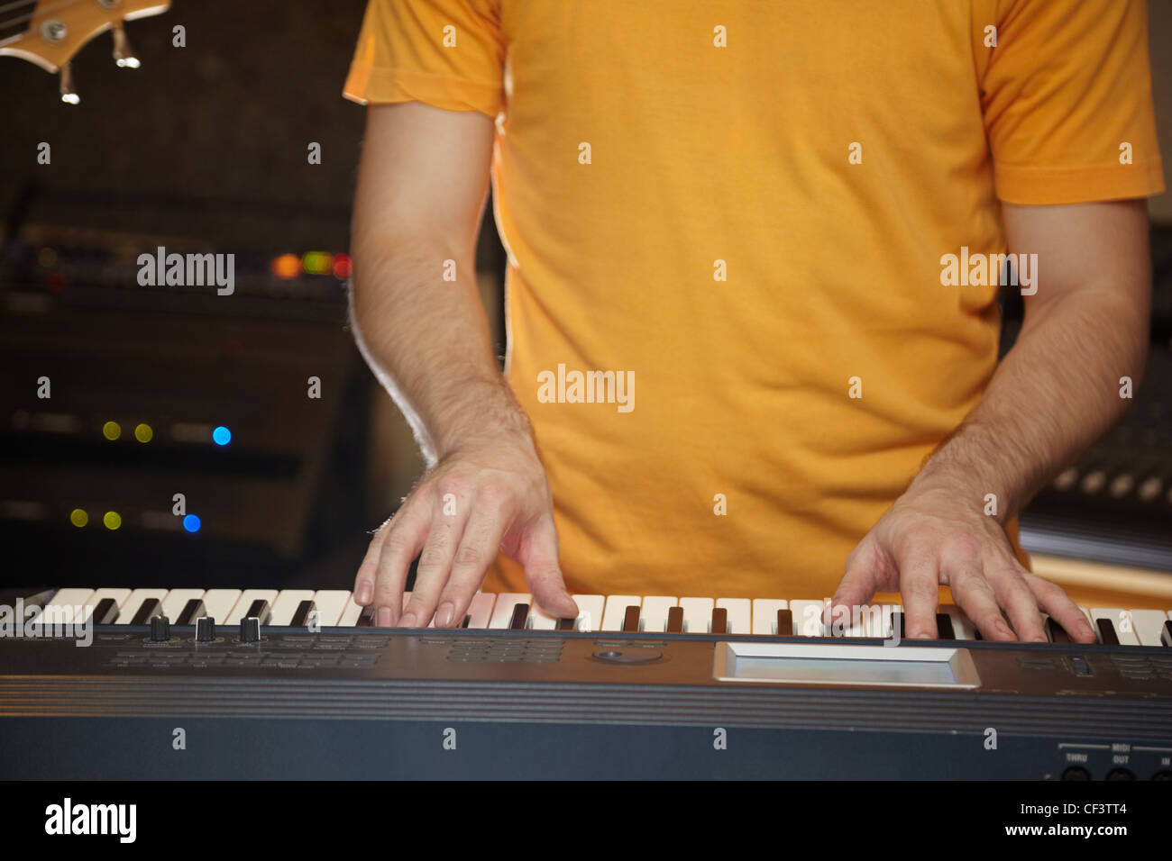 Keyboard player band hi-res stock photography and images - Alamy
