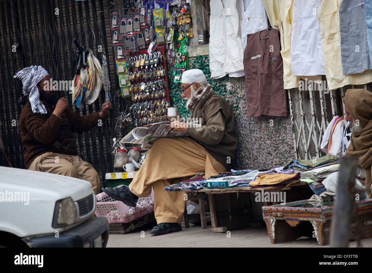 Pakistani newspaper hi-res stock photography and images - Alamy