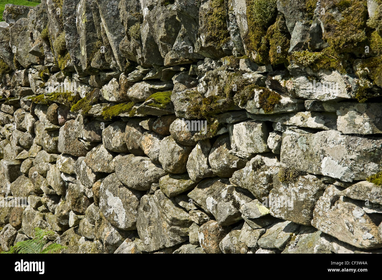 Traditional dry stone walling hi-res stock photography and images - Alamy