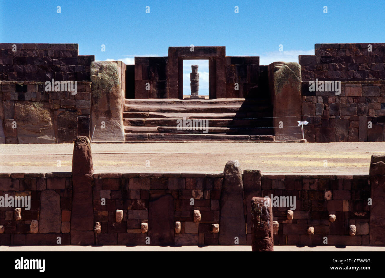 Kalassasaya Temple entrance and Ponce Monolith. Tiahuanaco ruins ...
