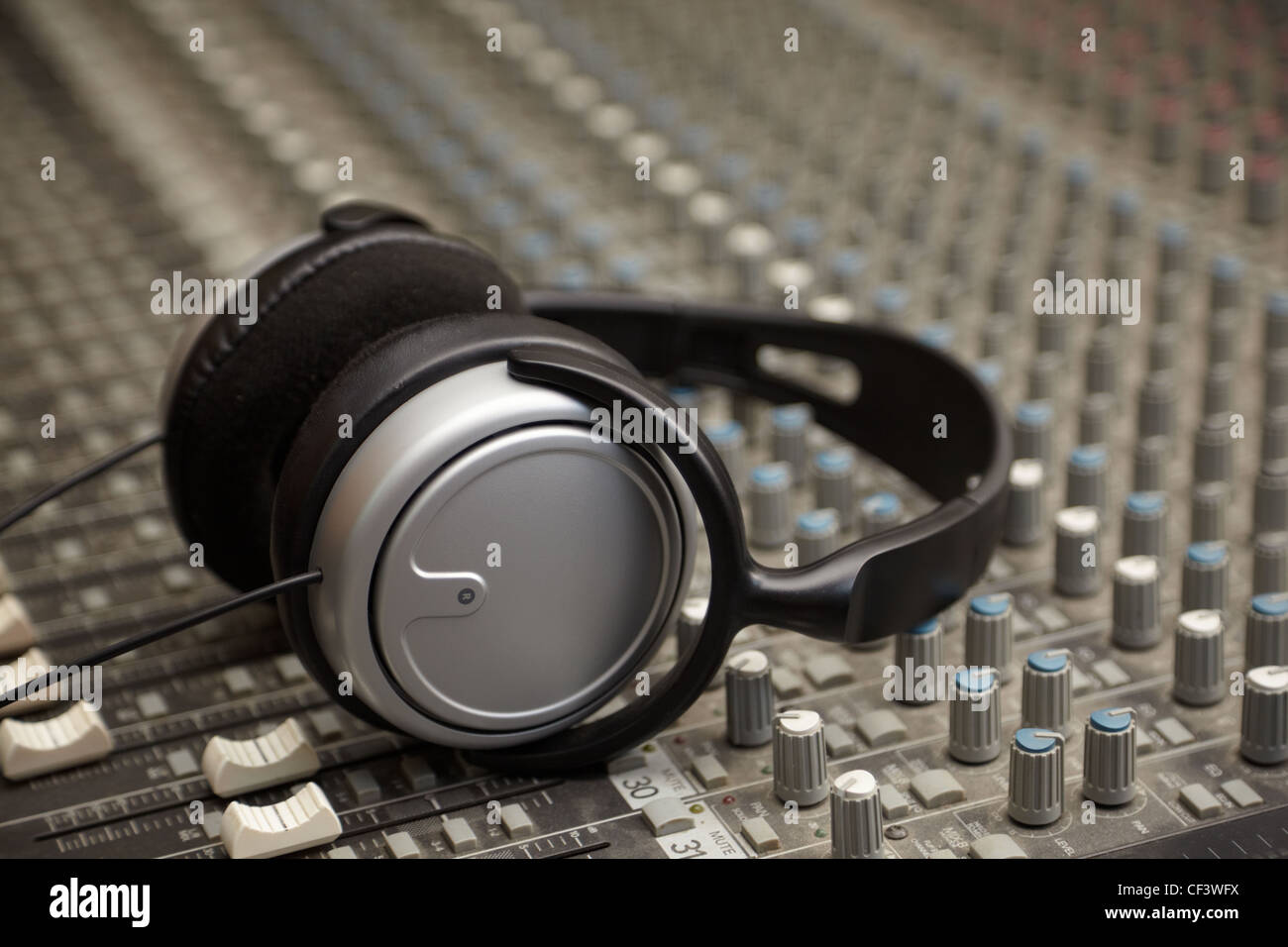 Mixer Pult Stock Photos & Mixer Pult Stock Images - Alamy