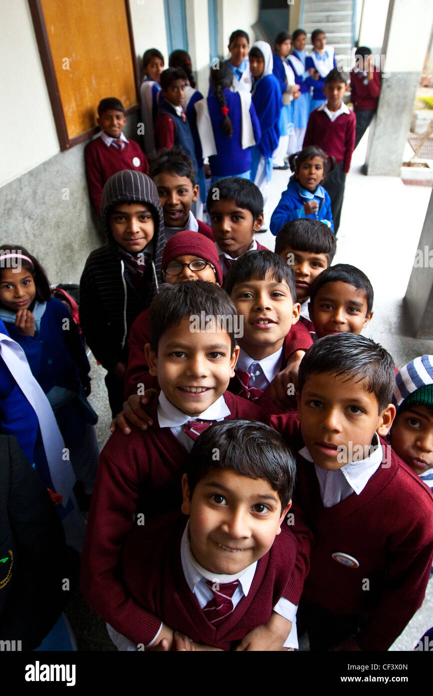 Class girls pakistan hi-res stock photography and images - Alamy
