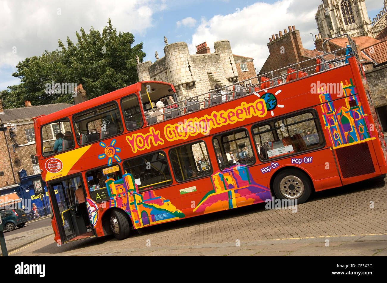 Sight seeing bus york hi-res stock photography and images - Alamy