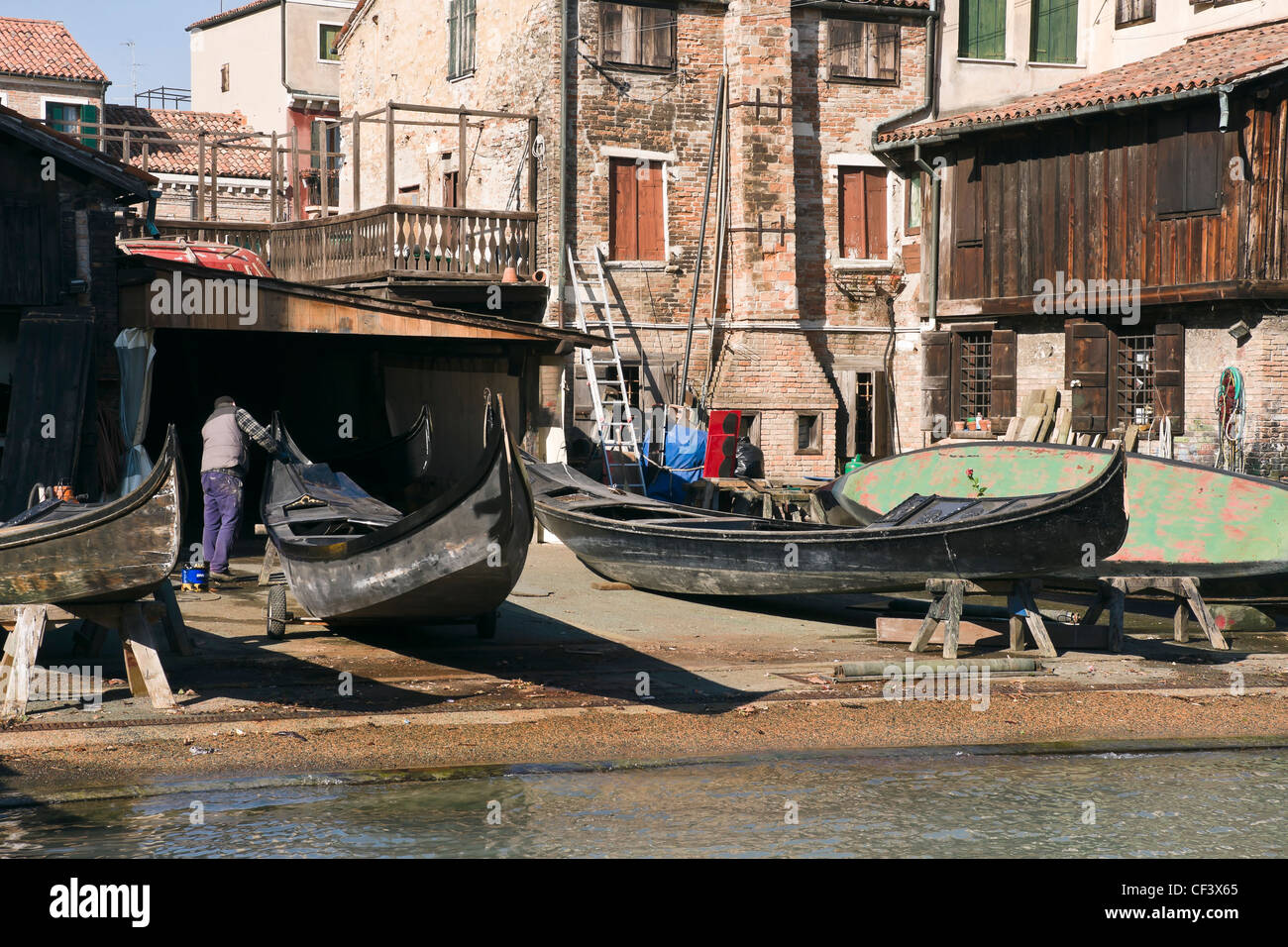 Squero San Trovaso, oldest gondola shipyard (17th century) still in ...
