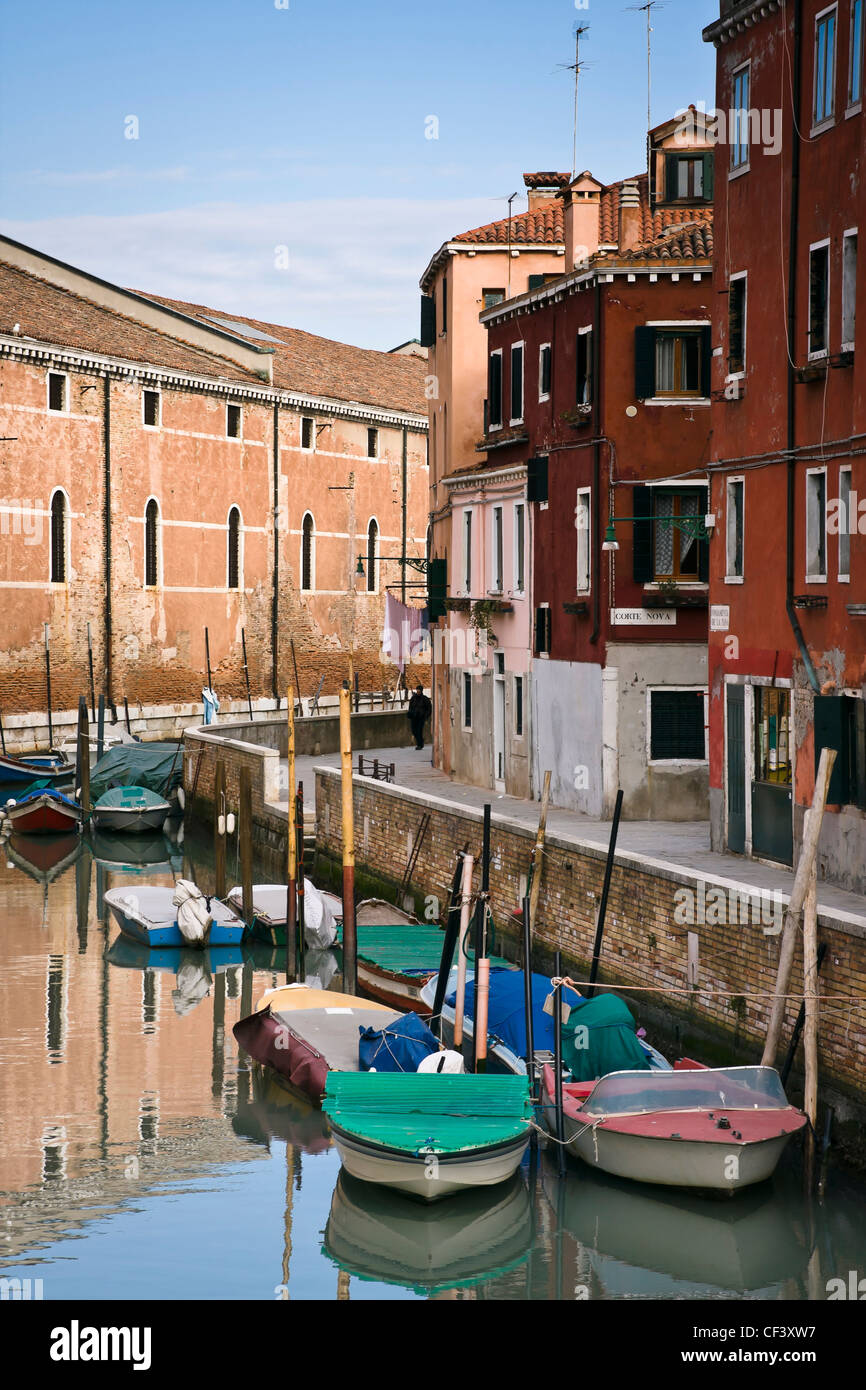 Rio della Tana canal, along the Arsenal, in Castello district - Venice ...