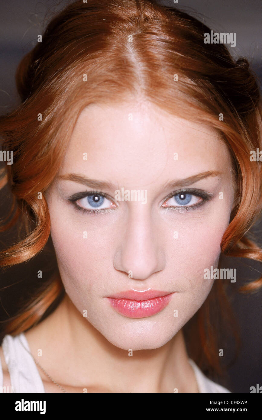 BCBG Backstage New York Ready to Wear Autumn Winter Natural makeup ...