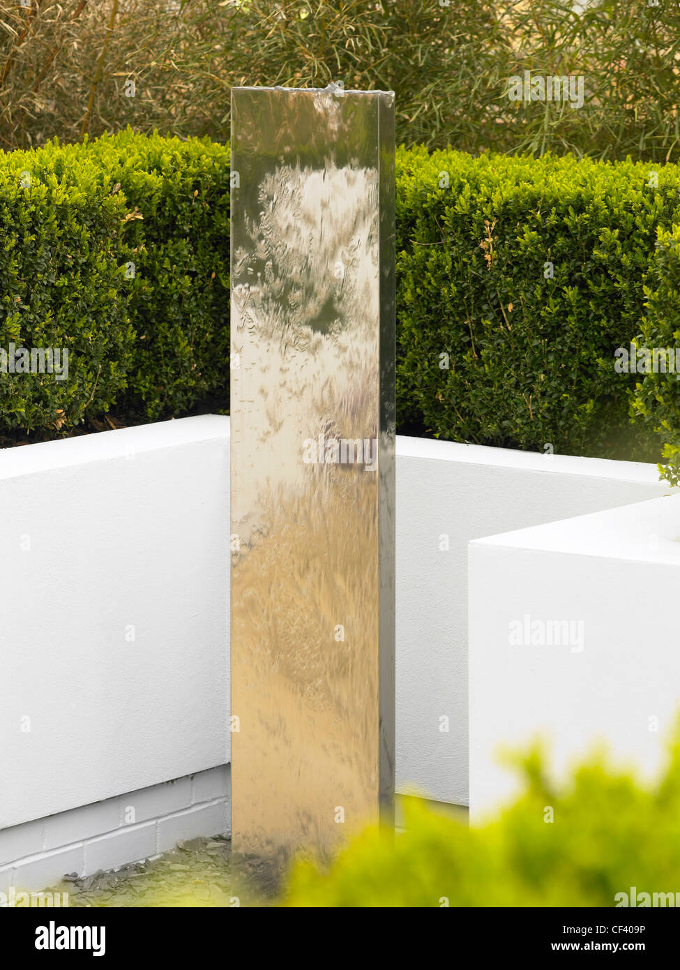 Garden water feature Stock Photo - Alamy