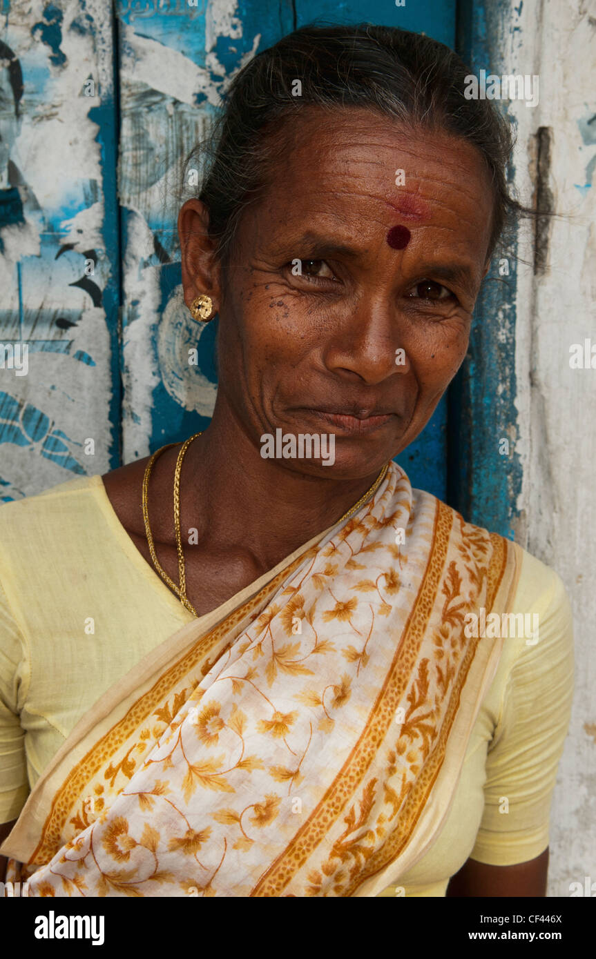 Tea picker sri lanka asia hi-res stock photography and images - Alamy