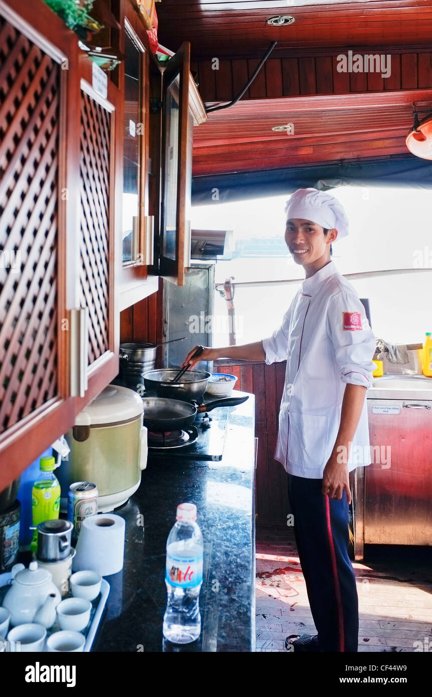 Chef cooking aboard a private junk, Ha Long bay, Vietnam Stock Photo ...