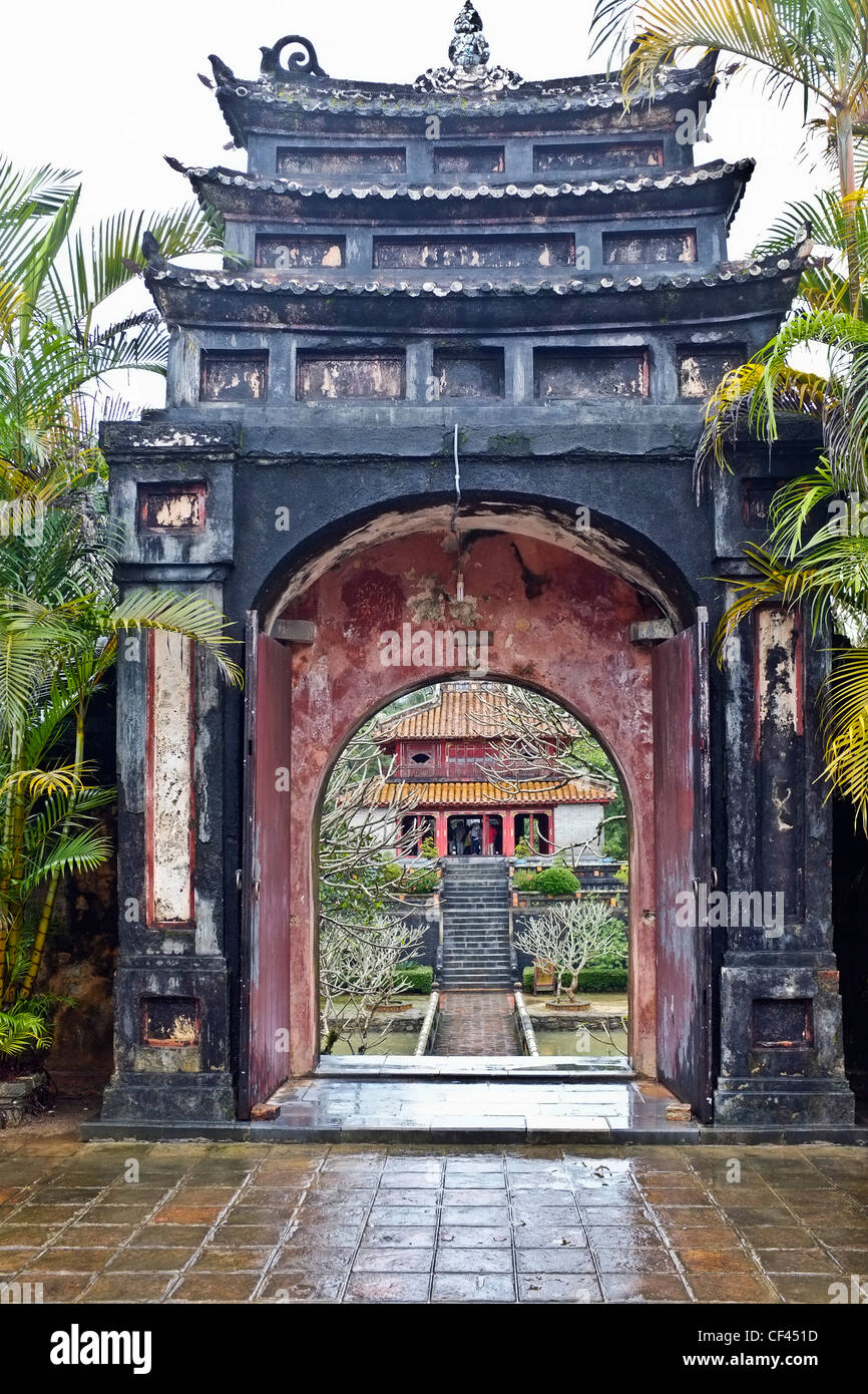 Gate at tomb of Emperor Minh Mang, Hué, Vietnam Stock Photo - Alamy