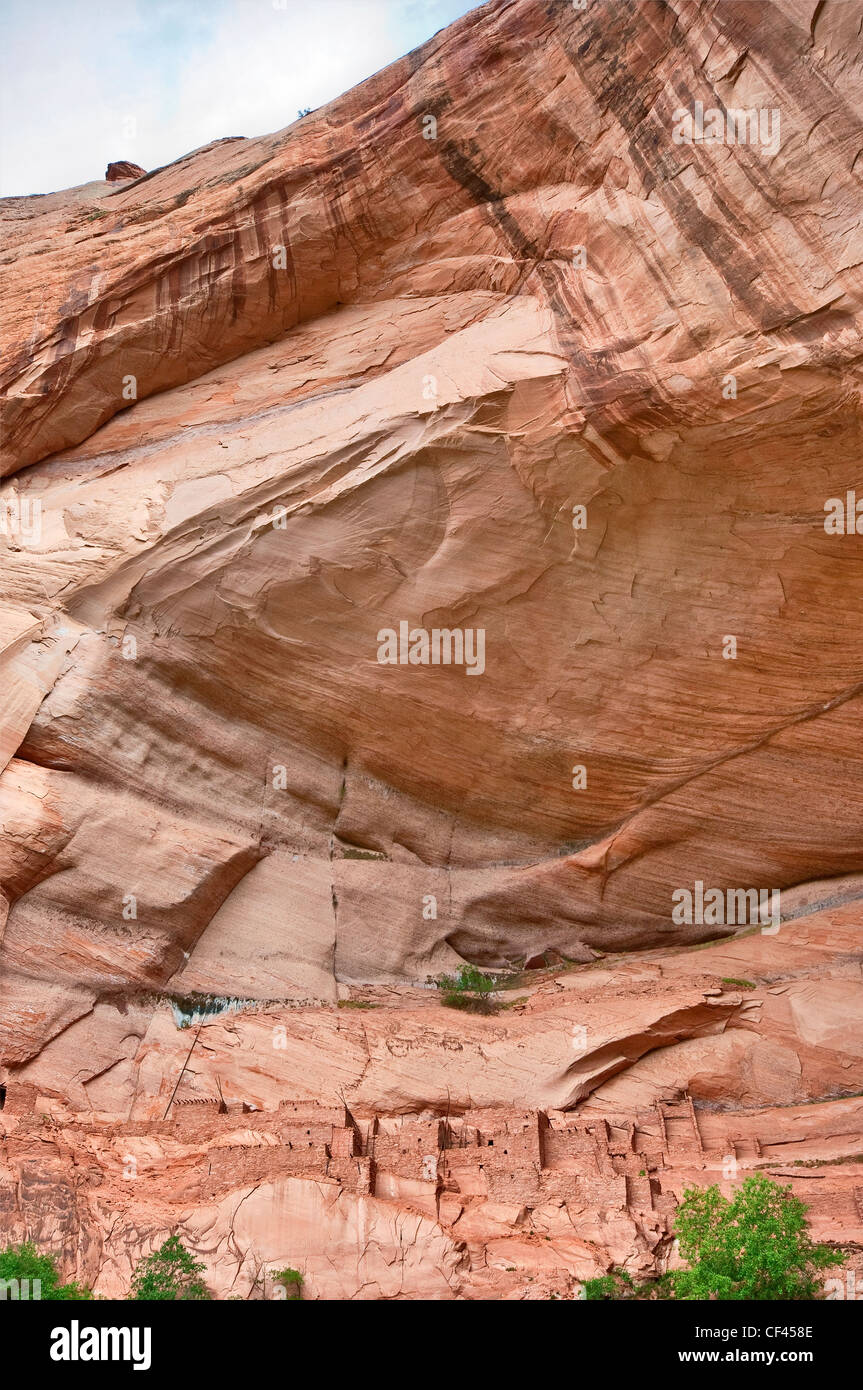 Betatakin ruin in Tsegi Canyon, Navajo National Monument, Shonto ...