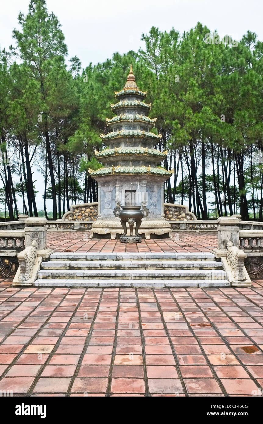 Burial Stupa at Thien Mu pagoda, Hué, Vietnam Stock Photo - Alamy