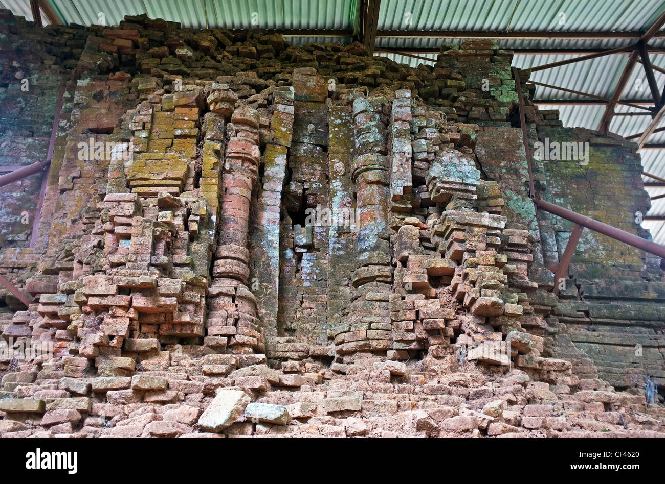 Renovation site, Hindu temple ruins, Cham civilization, My Son, Vietnam ...