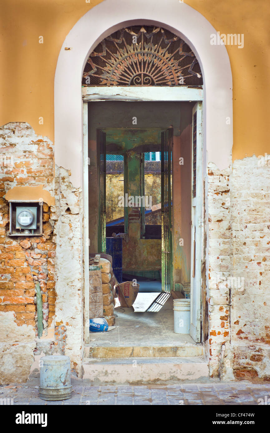 Colonial House Restoration Stock Photo - Alamy