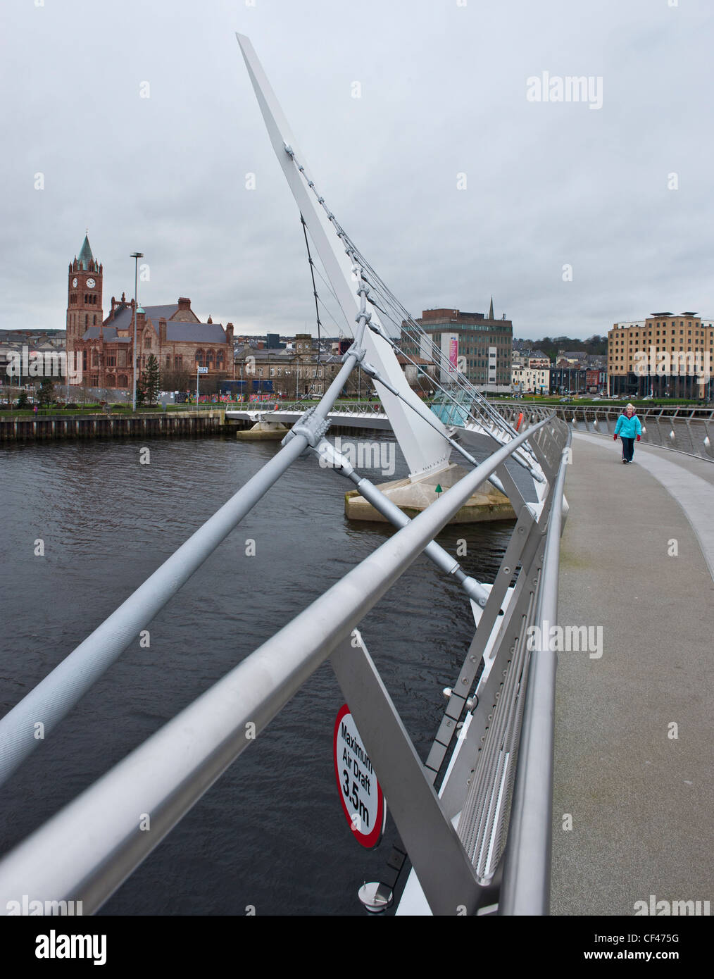 The Peace Bridge over the River Foyle, Londonderry Stock Photo - Alamy