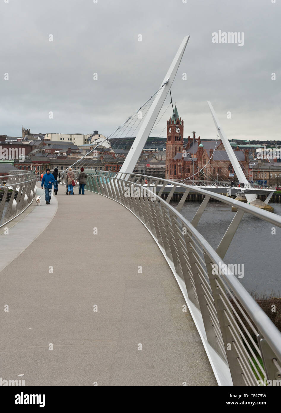 The Peace Bridge over the River Foyle, Londonderry Stock Photo - Alamy