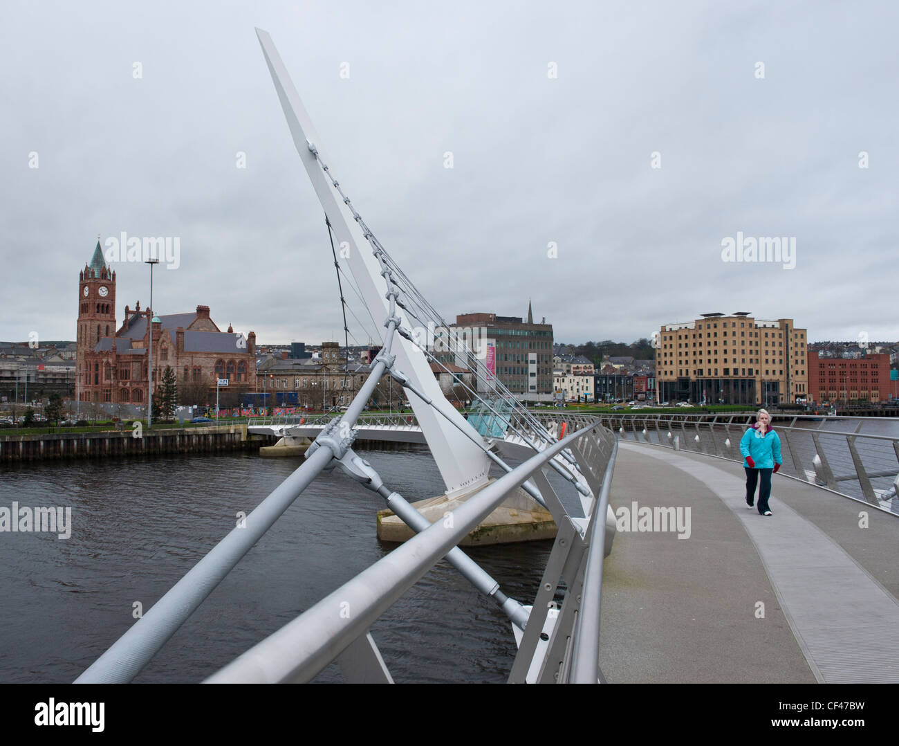 The Peace Bridge over the River Foyle, Londonderry Stock Photo - Alamy