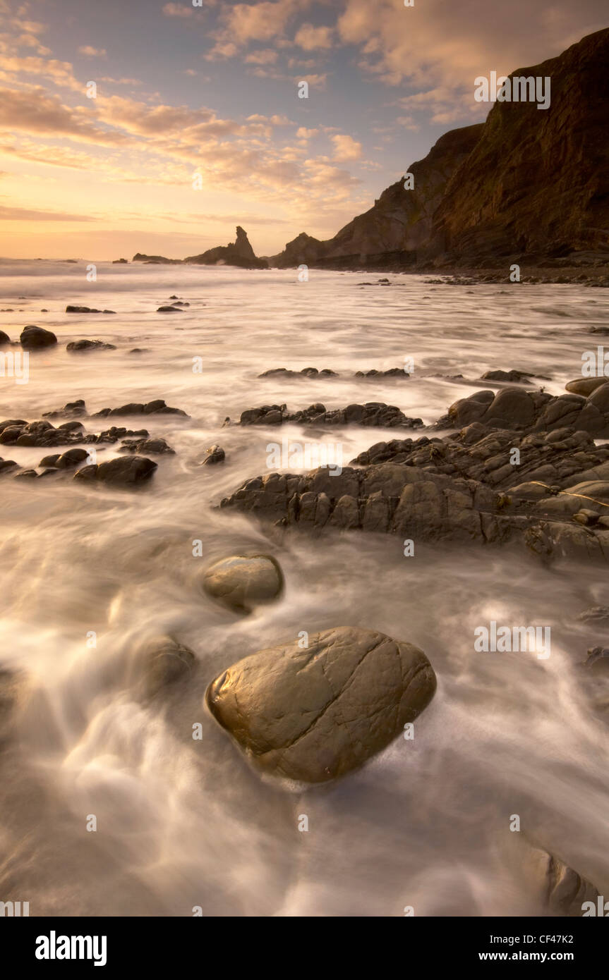Waves Crashing On The Rocks Choppy Seas Rough Seas High Resolution ...
