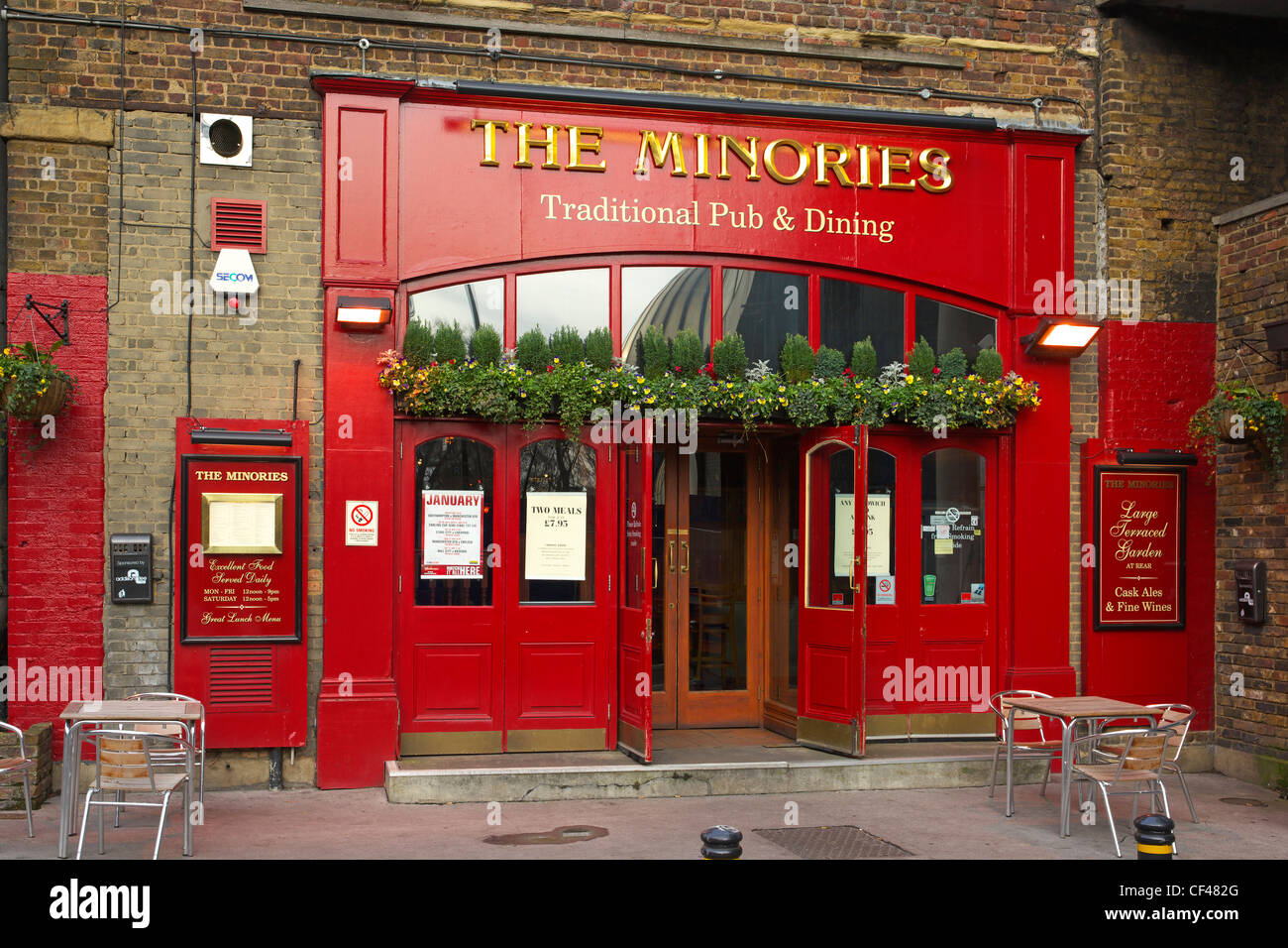English pub exterior hi-res stock photography and images - Alamy