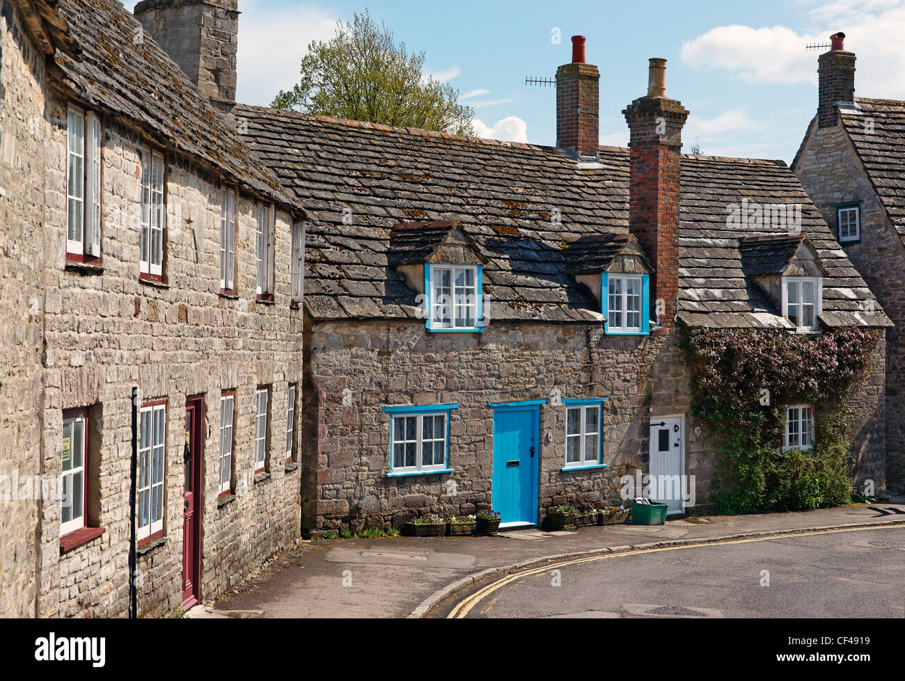 Old stone cottages hi-res stock photography and images - Alamy