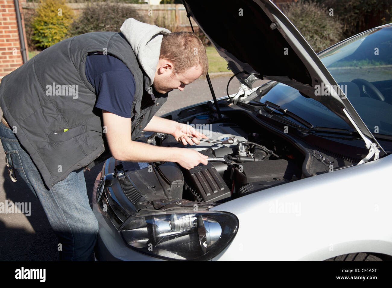 Home car repair hi-res stock photography and images - Alamy