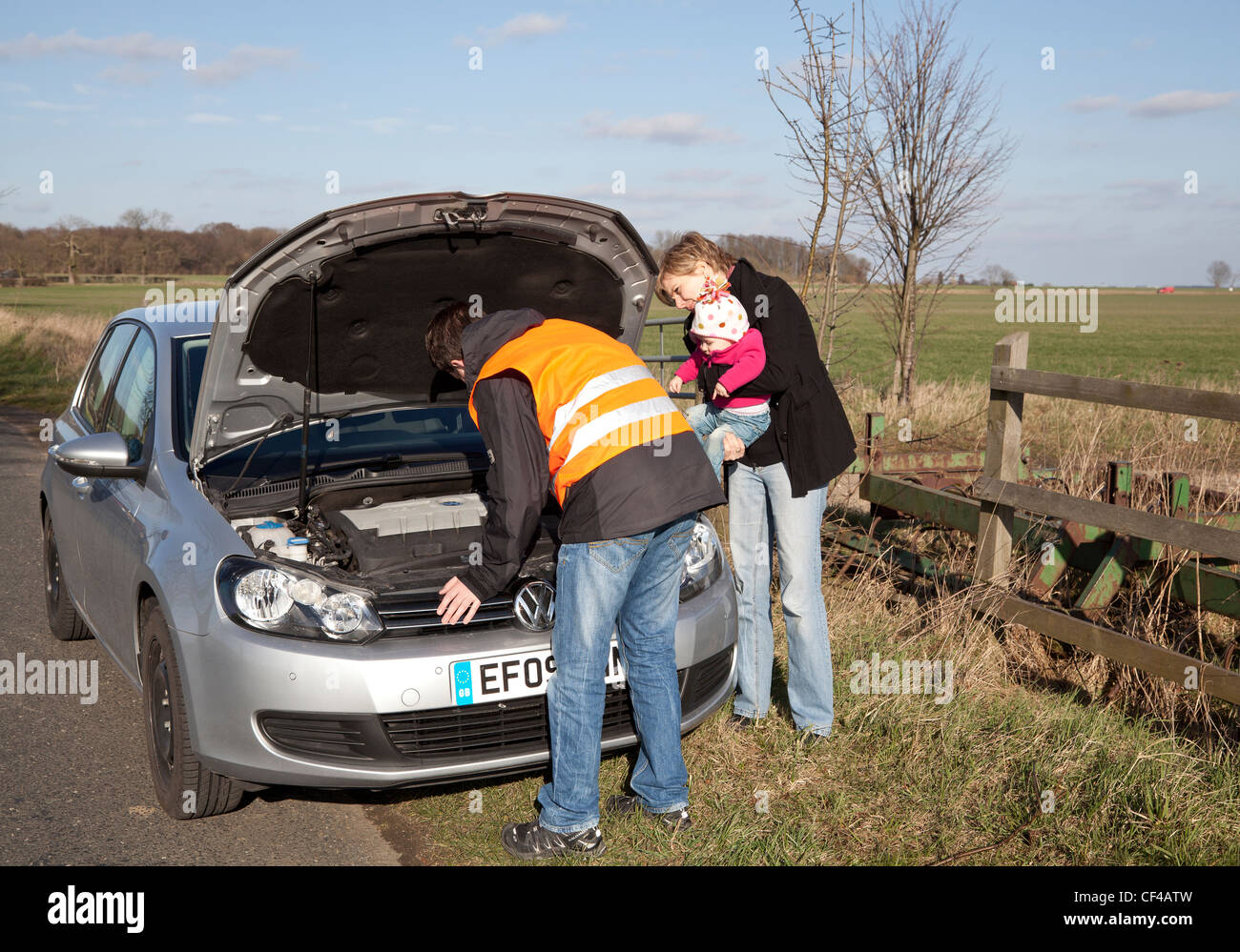 Mechanic roadside repair hi-res stock photography and images - Alamy