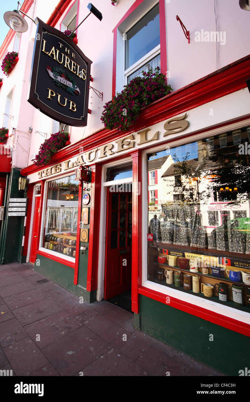 Traditional irish pub hi-res stock photography and images - Alamy