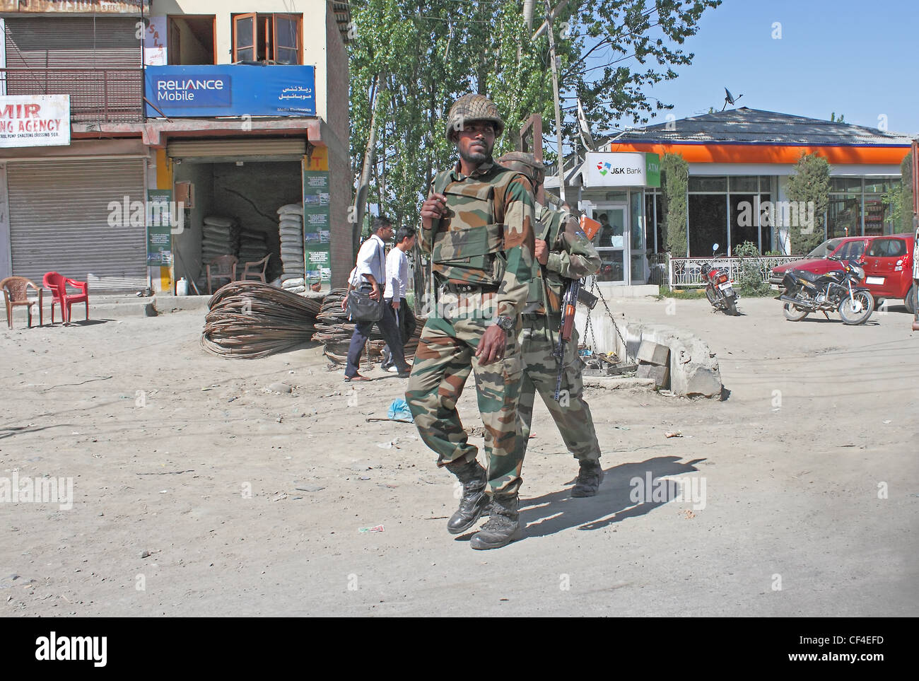 Indian army soldiers on patrol in kashmir 02/05/2011 Stock Photo - Alamy