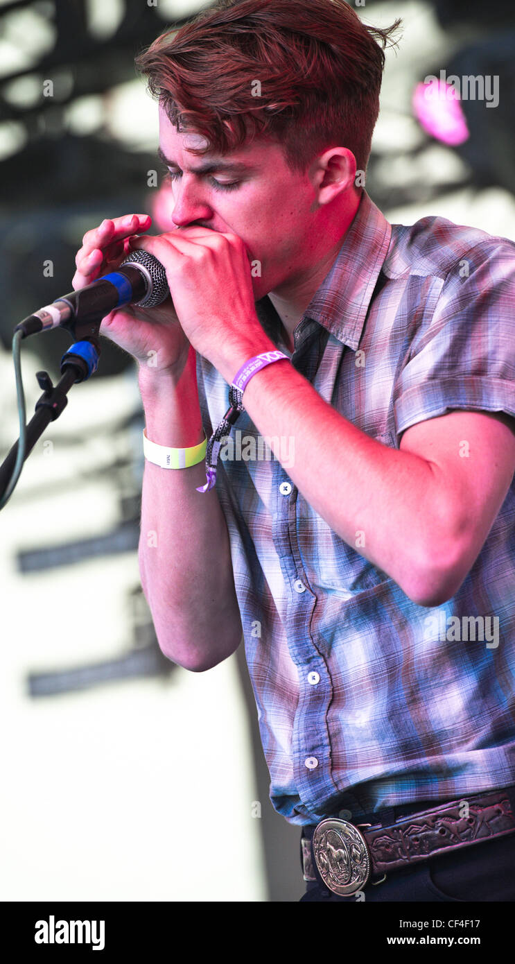 Hurray for the Riff Raff playing at the 2011 Voodoo Festival in New ...