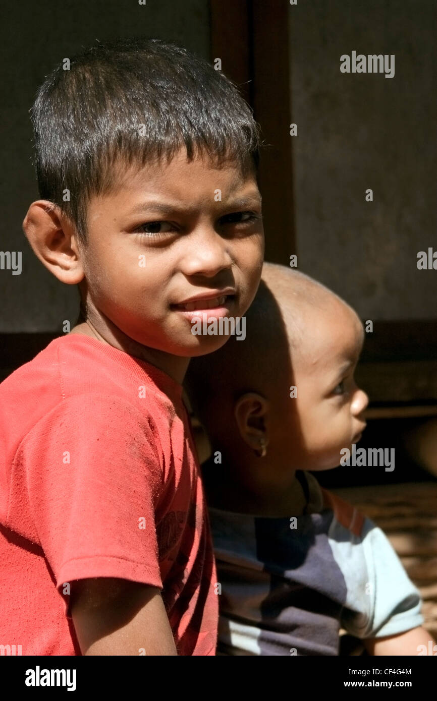 Refugee boys hi-res stock photography and images - Alamy