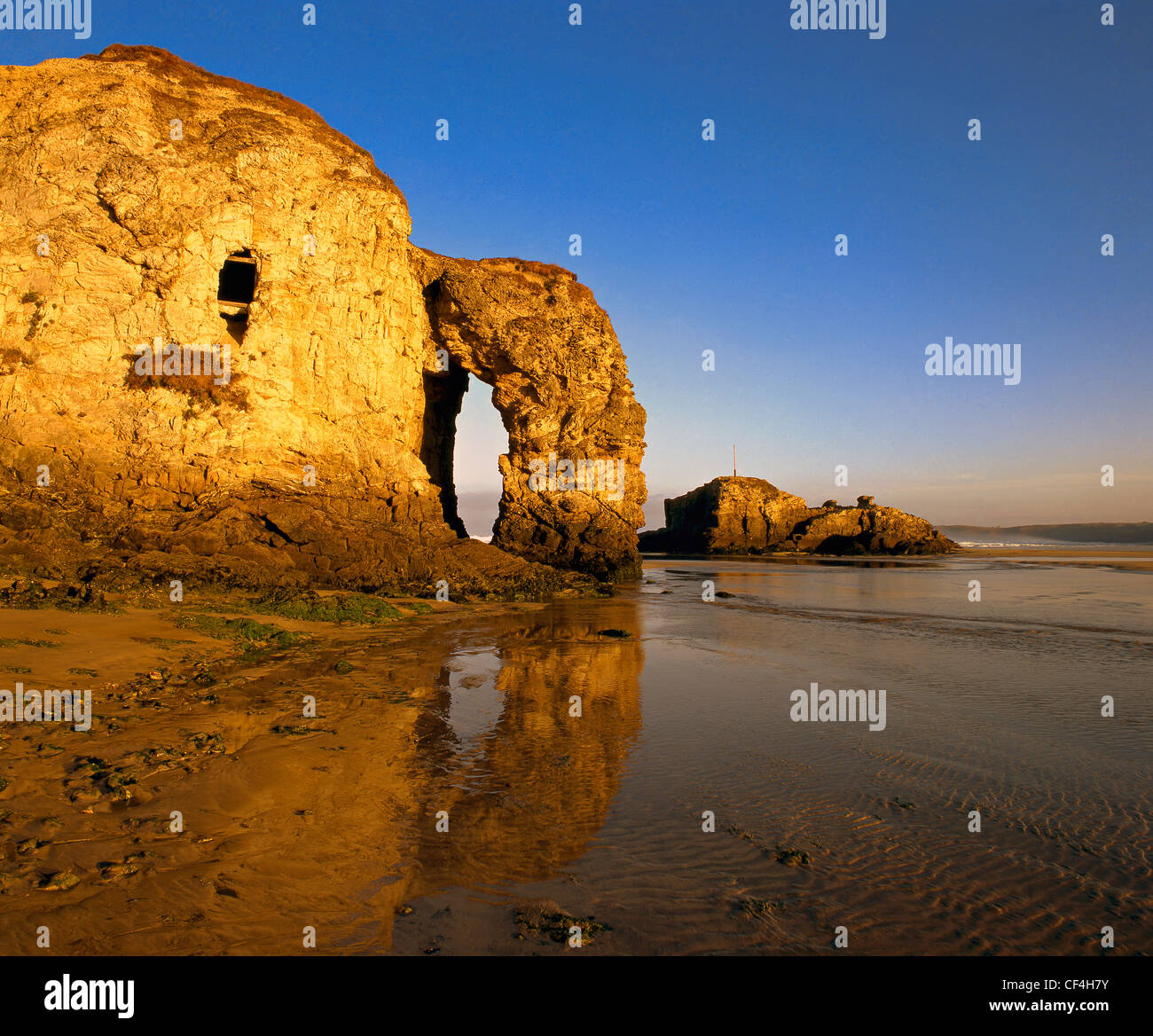 Perranporth beach hi-res stock photography and images - Alamy