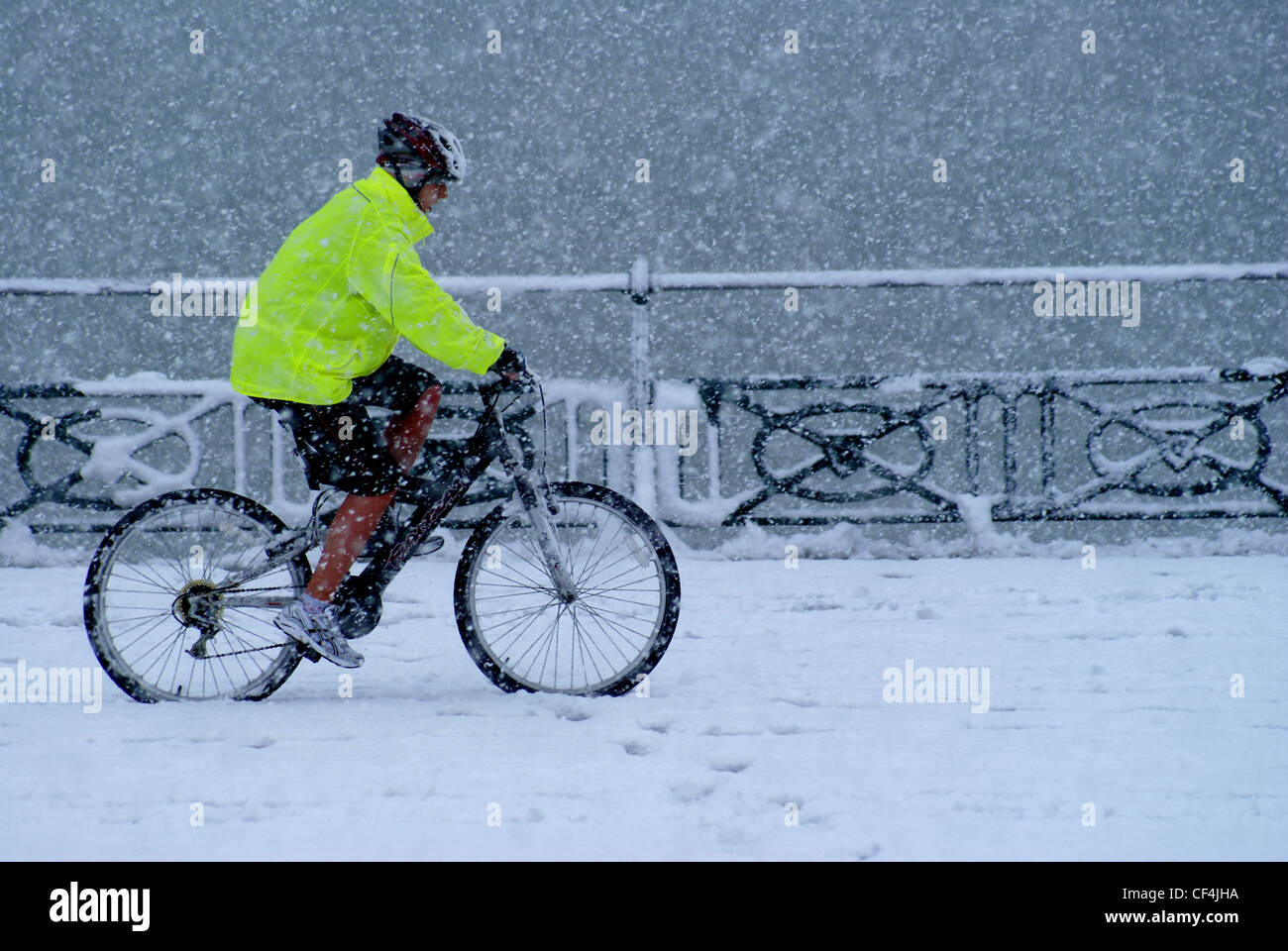 Cycling in towns hi-res stock photography and images - Alamy