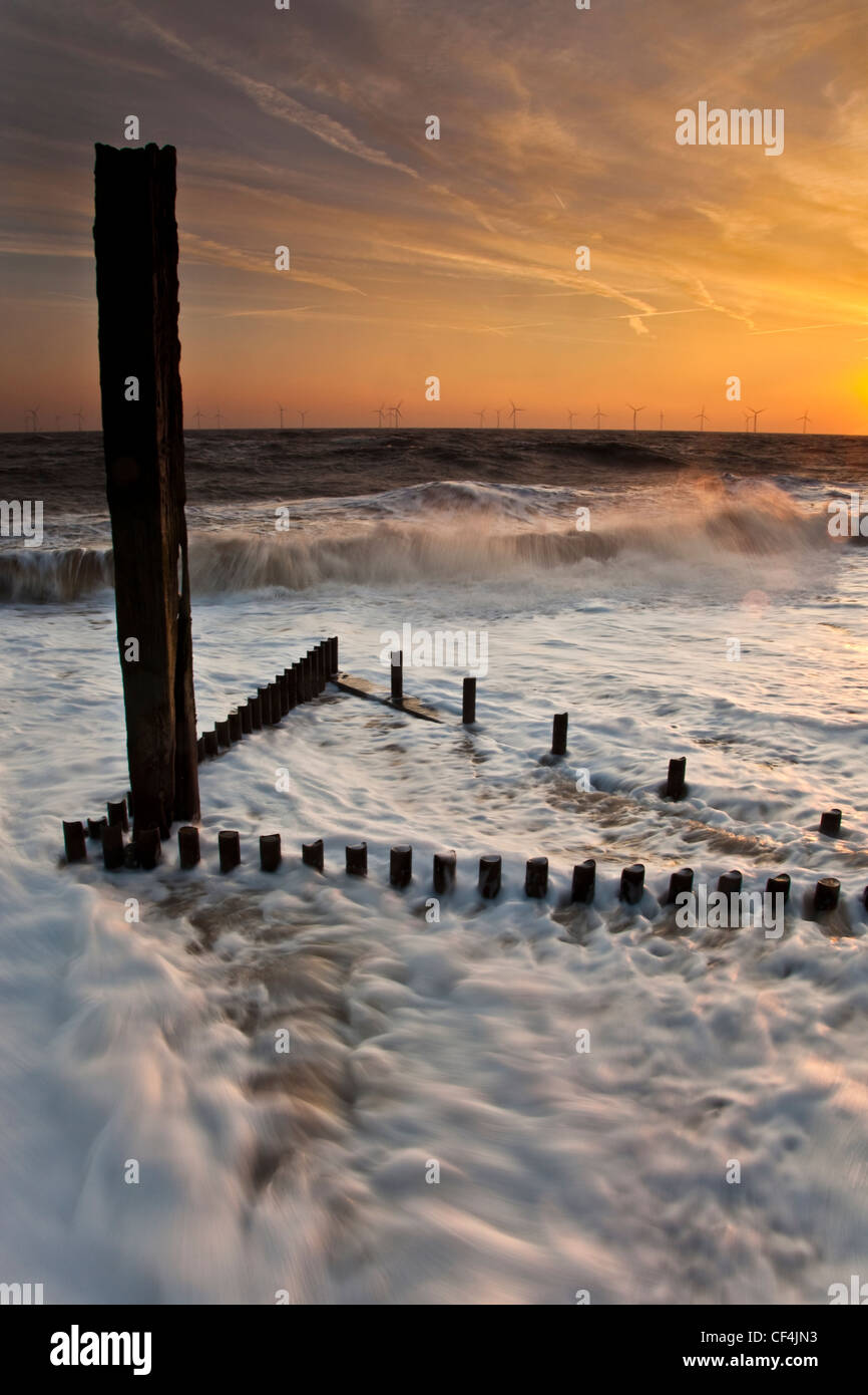 Sea defence with the windfarm of Scroby Sands on the horizon Stock ...