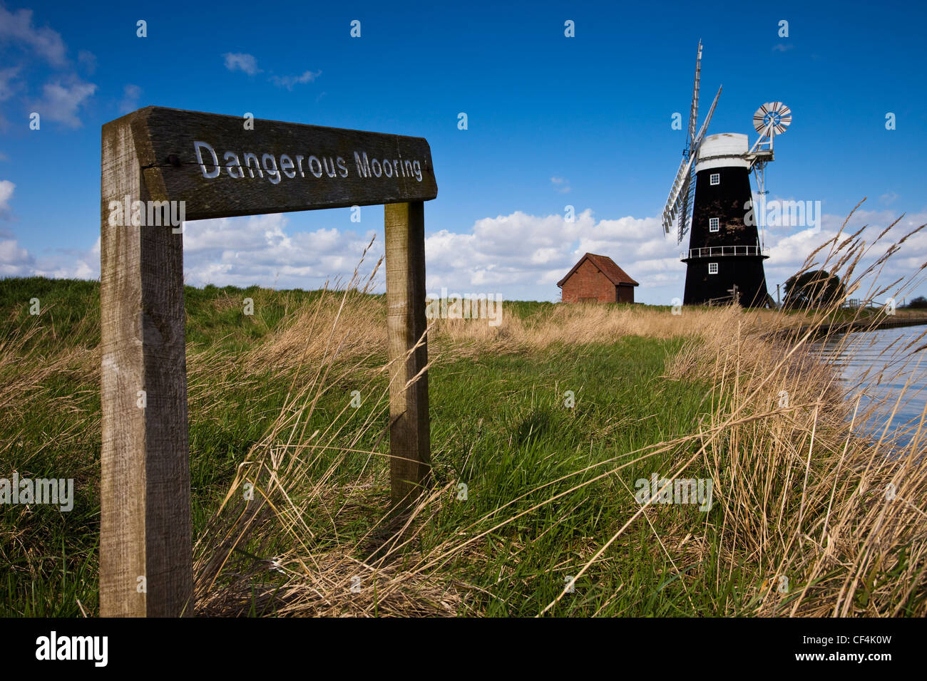 Mooring sign hi-res stock photography and images - Alamy