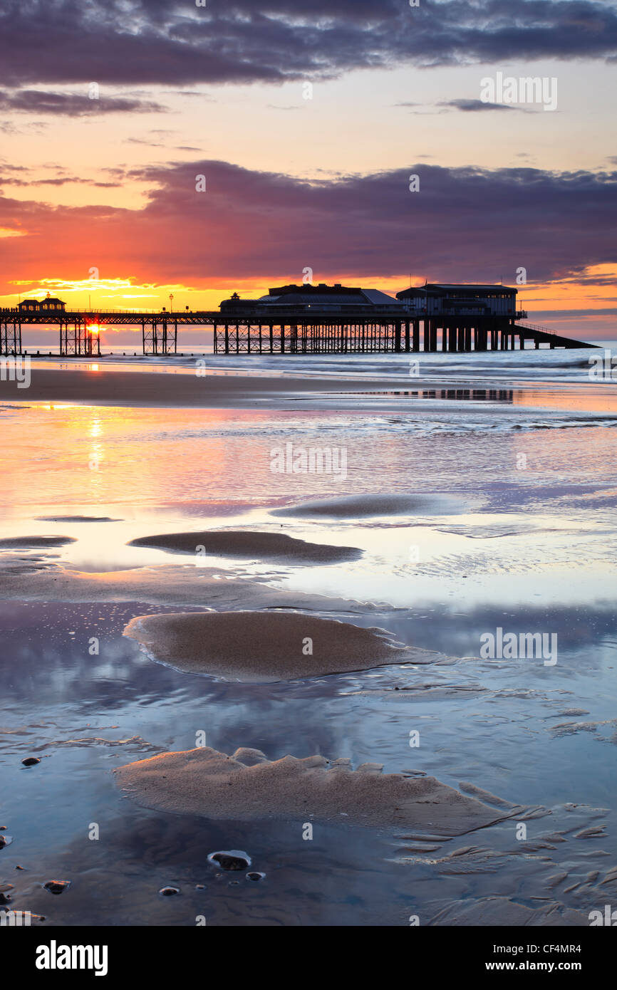 Cromer Pier at sunset on a summers evening Stock Photo - Alamy