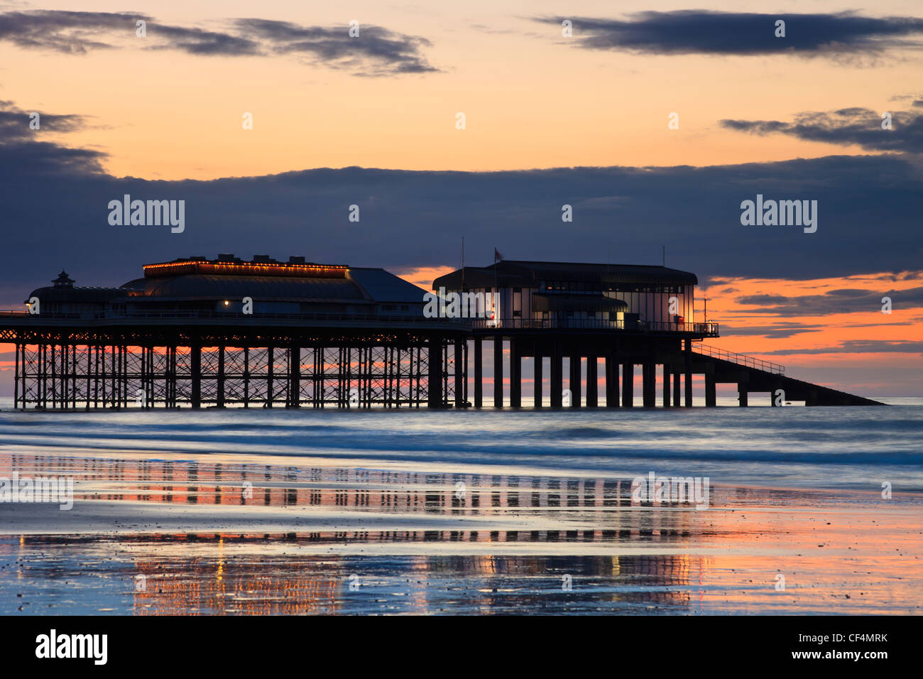 Cromer Pier at sunset on a summers evening Stock Photo - Alamy