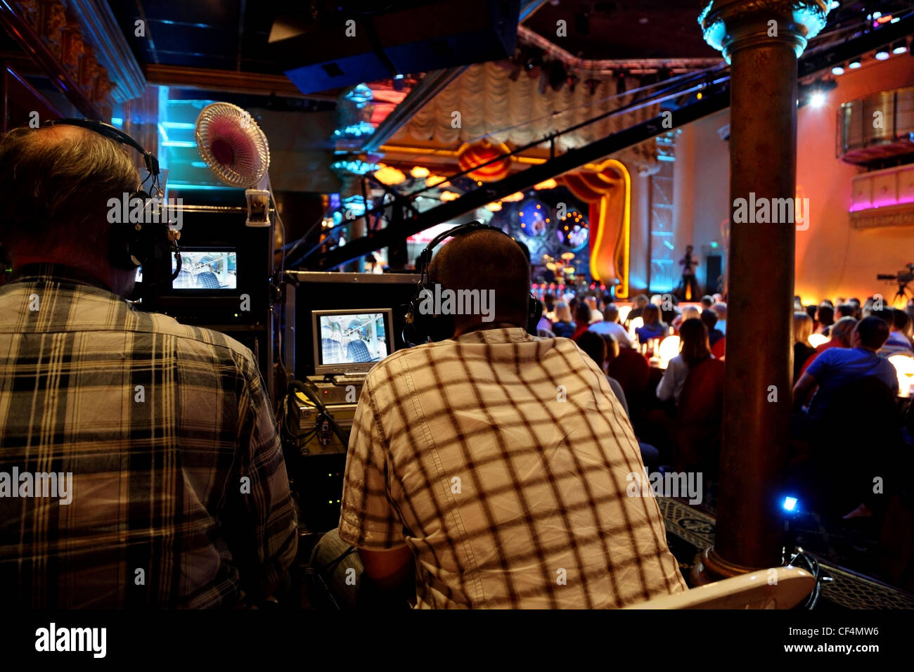 Camera operators hi-res stock photography and images - Alamy