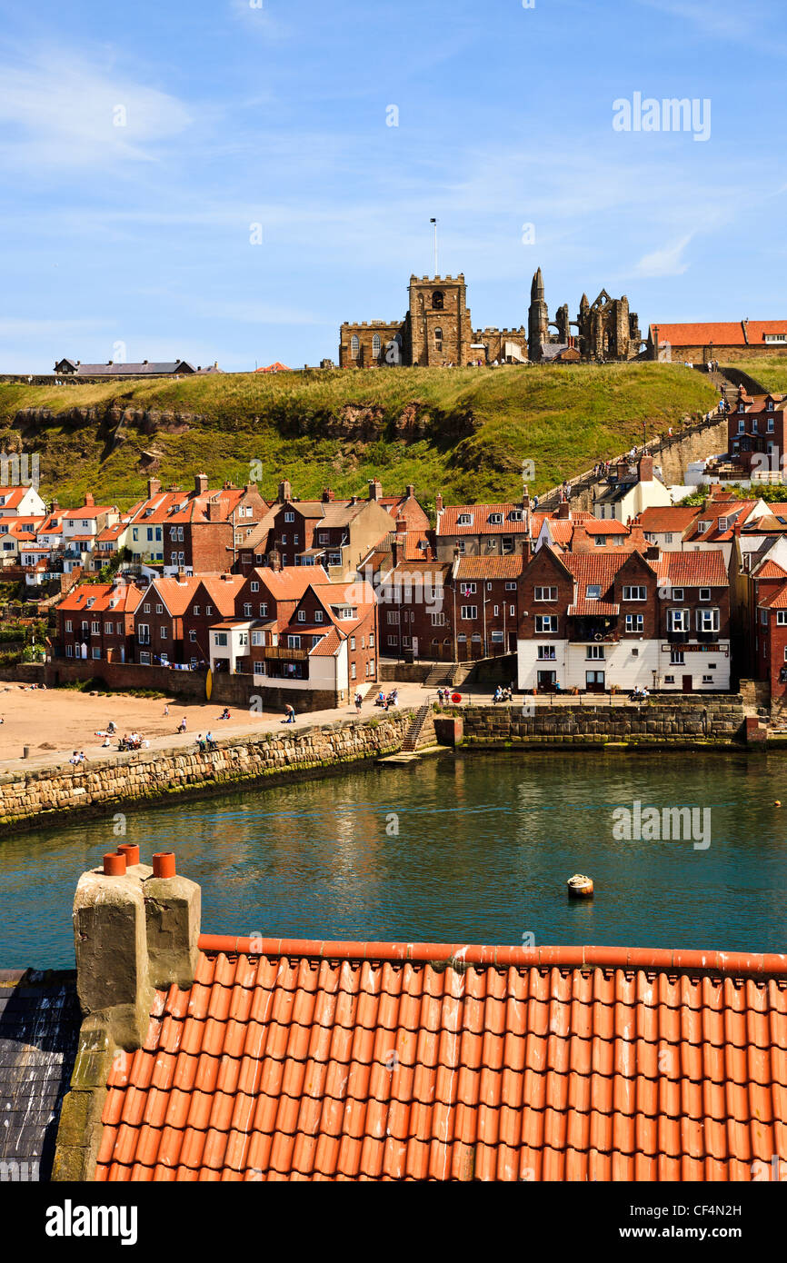 Whitby harbour hi-res stock photography and images - Alamy